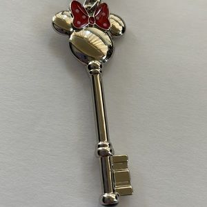 Disney | Accessories | Disney Parks Minnie Mouse Key Shaped Keychain ...